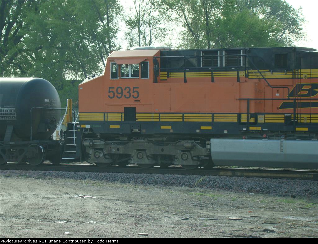 BNSF 5935